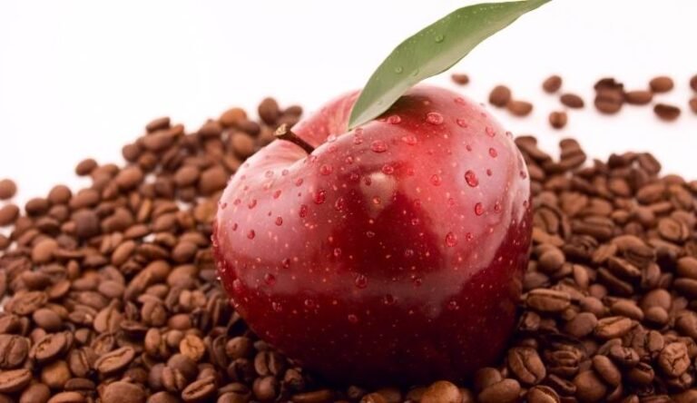 Can You Drink Coffee After Eating an Apple? Facts & Tips